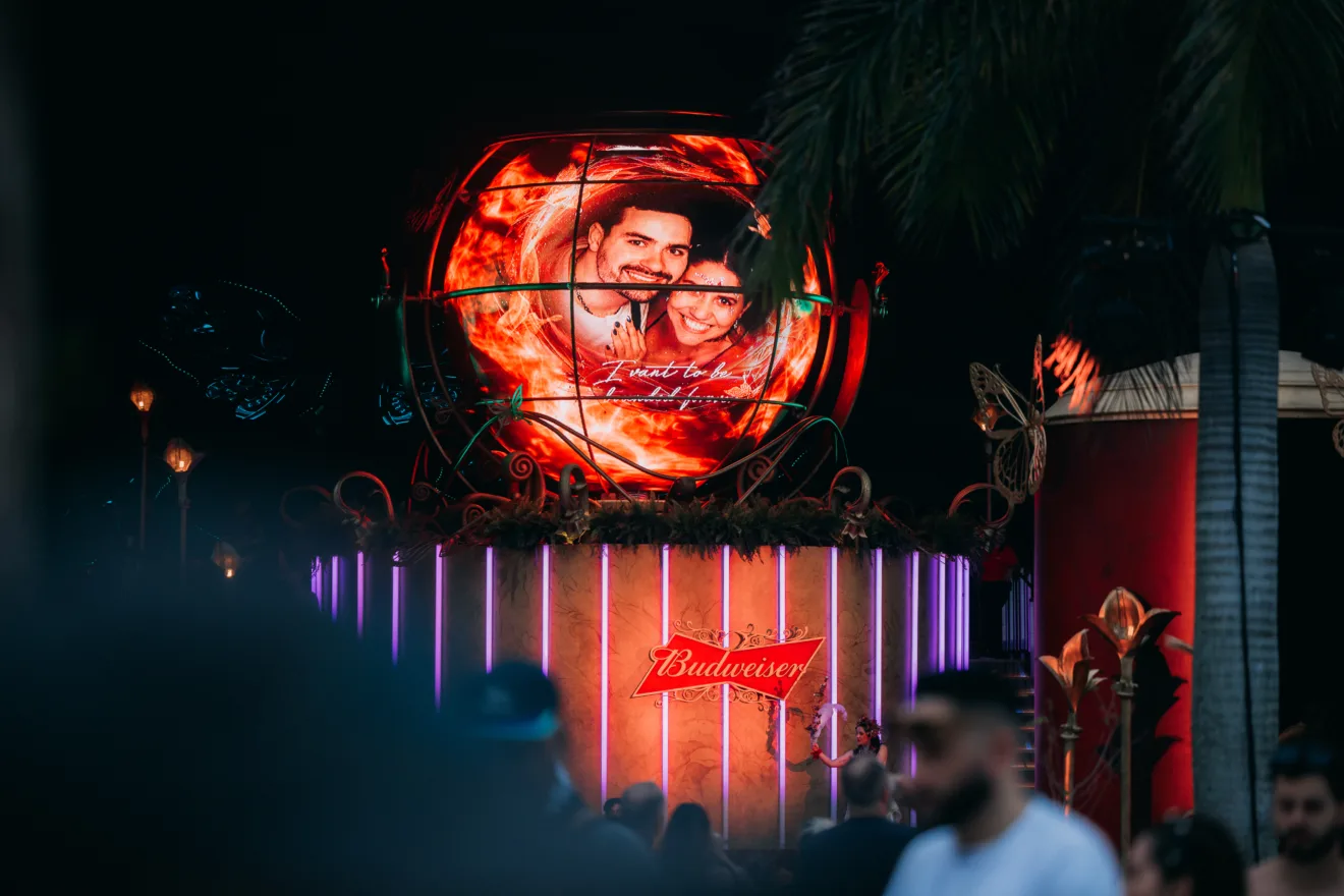 Interactive festival experience visualizes attendees' dreams